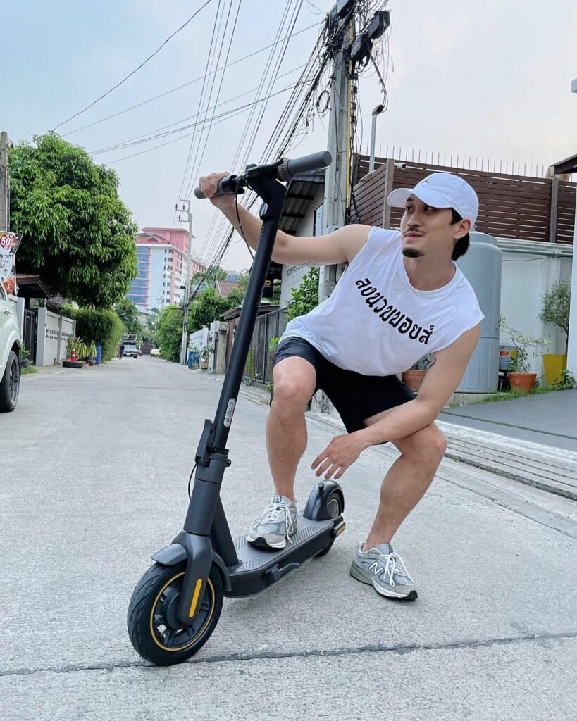 เฟย ภัทร นักแสดงหนุ่ม สุดแบด ยิ้มมีเสนห์ เล้าร้อนใจ