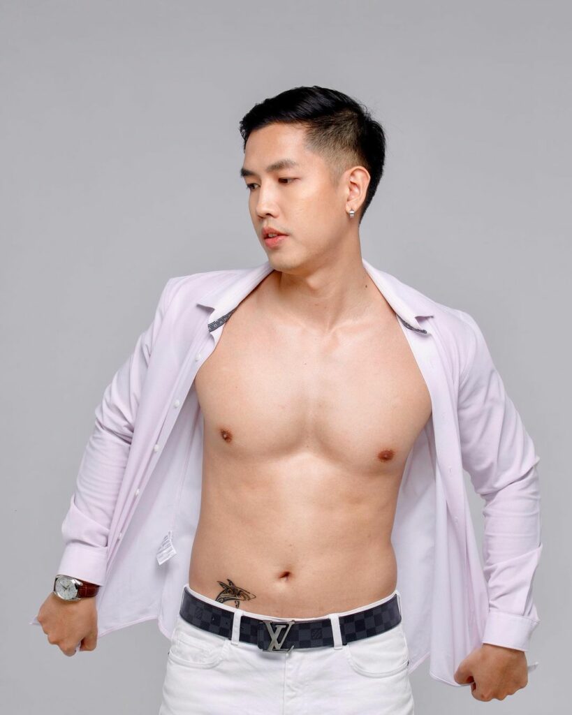 เจมส์ เดชาวัฒน์ หนุ่มหล่อ กล้ามโต ยิ้มหวาน ใจละลาย