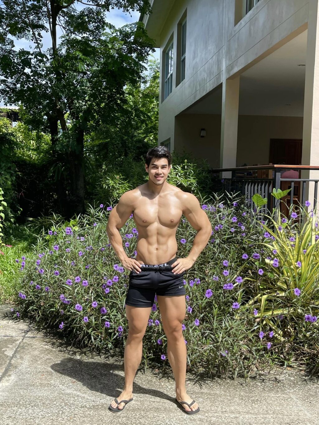 นาวิน วันวงษ์ หนุ่มลูกครึ่งอินเตอร์ กล้ามโต เป้าตุง ทะลุจอ