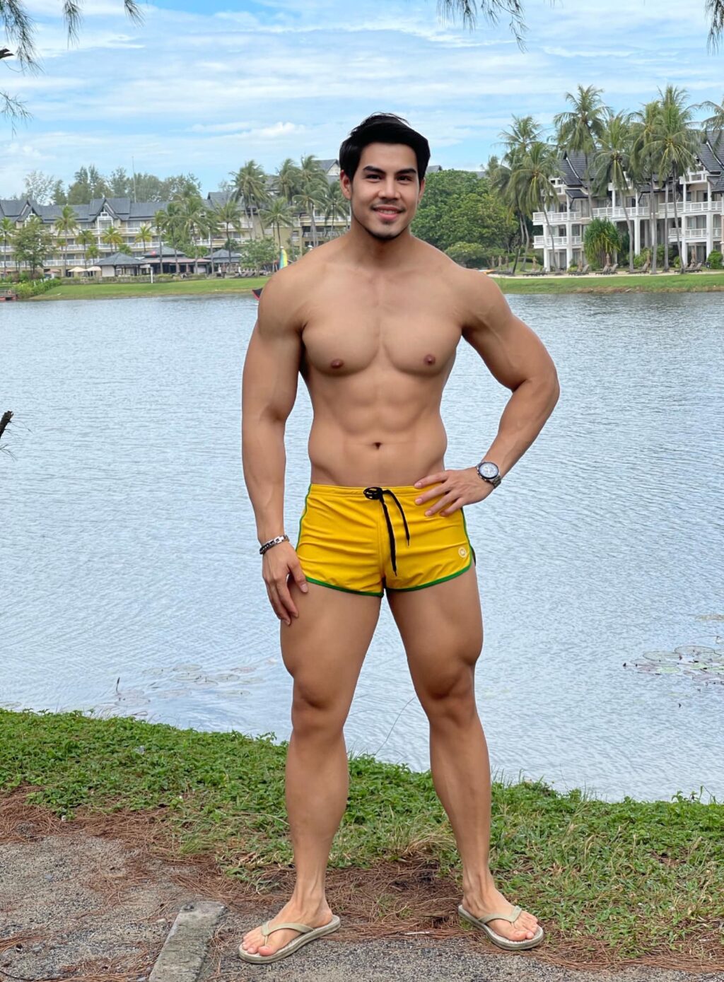 นาวิน วันวงษ์ หนุ่มลูกครึ่งอินเตอร์ กล้ามโต เป้าตุง ทะลุจอ