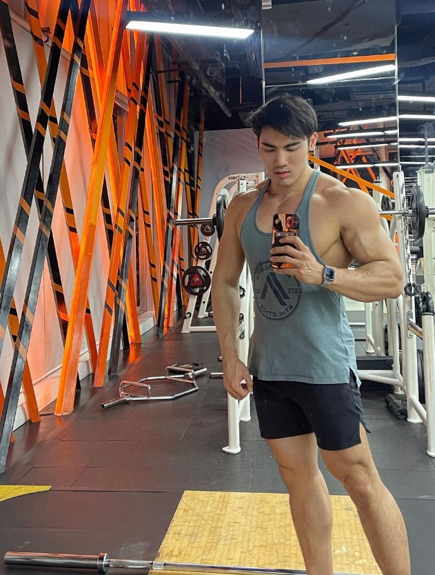 เบญ Benya Tongtoe นายแบบ หน้าหล่อ ลีลาดี เห็นหุ่นแล้ว อยากสัมผัส