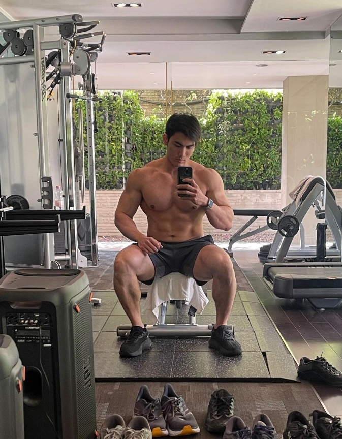 เบญ Benya Tongtoe นายแบบ หน้าหล่อ ลีลาดี เห็นหุ่นแล้ว อยากสัมผัส