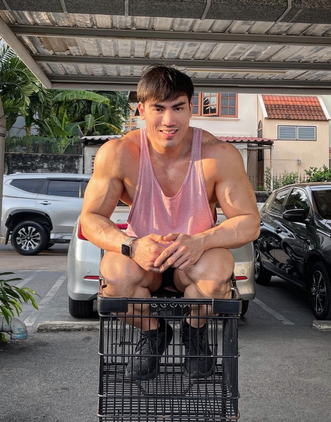 เบญ Benya Tongtoe นายแบบ หน้าหล่อ ลีลาดี เห็นหุ่นแล้ว อยากสัมผัส