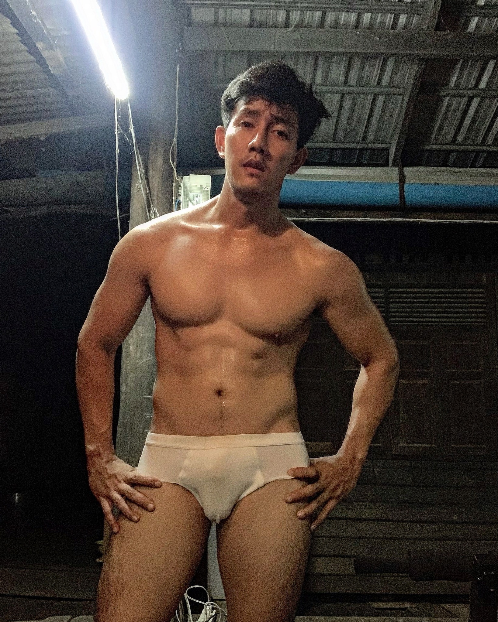 สกาย ภานุวัฒน์ หนุ่มหล่อ งานดี อวดเป้าตุงๆ ชวนเสียว ทั้งโซเชี่ยล