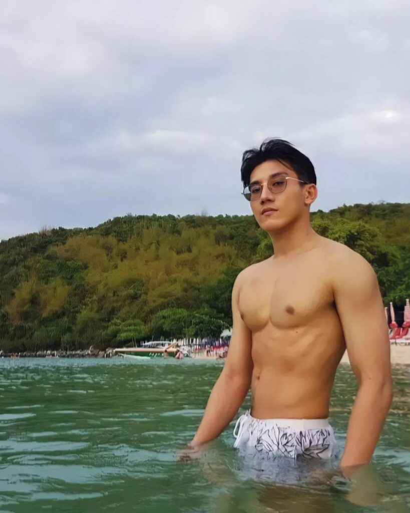 Yoo Hwangdo หล่อหน้าใส ขวัญใจสาวๆ พร้อมผลงาน เป้าตุง หุ่นสุดแซ่บ