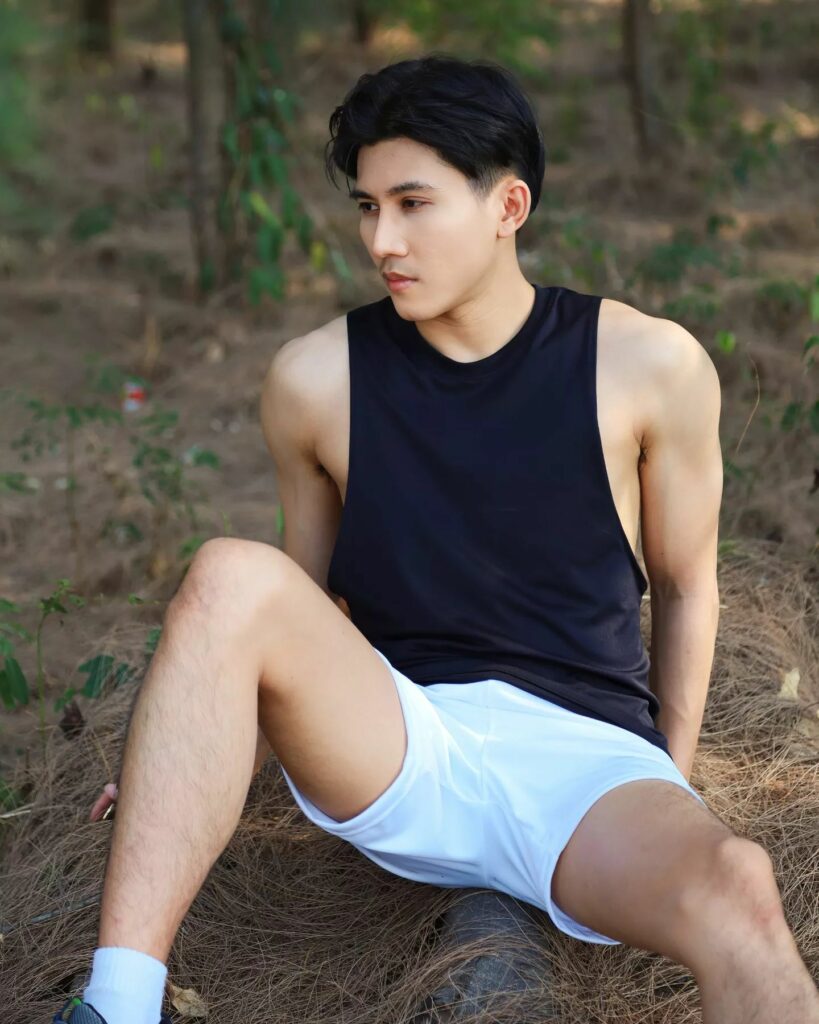 Yoo Hwangdo หล่อหน้าใส ขวัญใจสาวๆ พร้อมผลงาน เป้าตุง หุ่นสุดแซ่บ